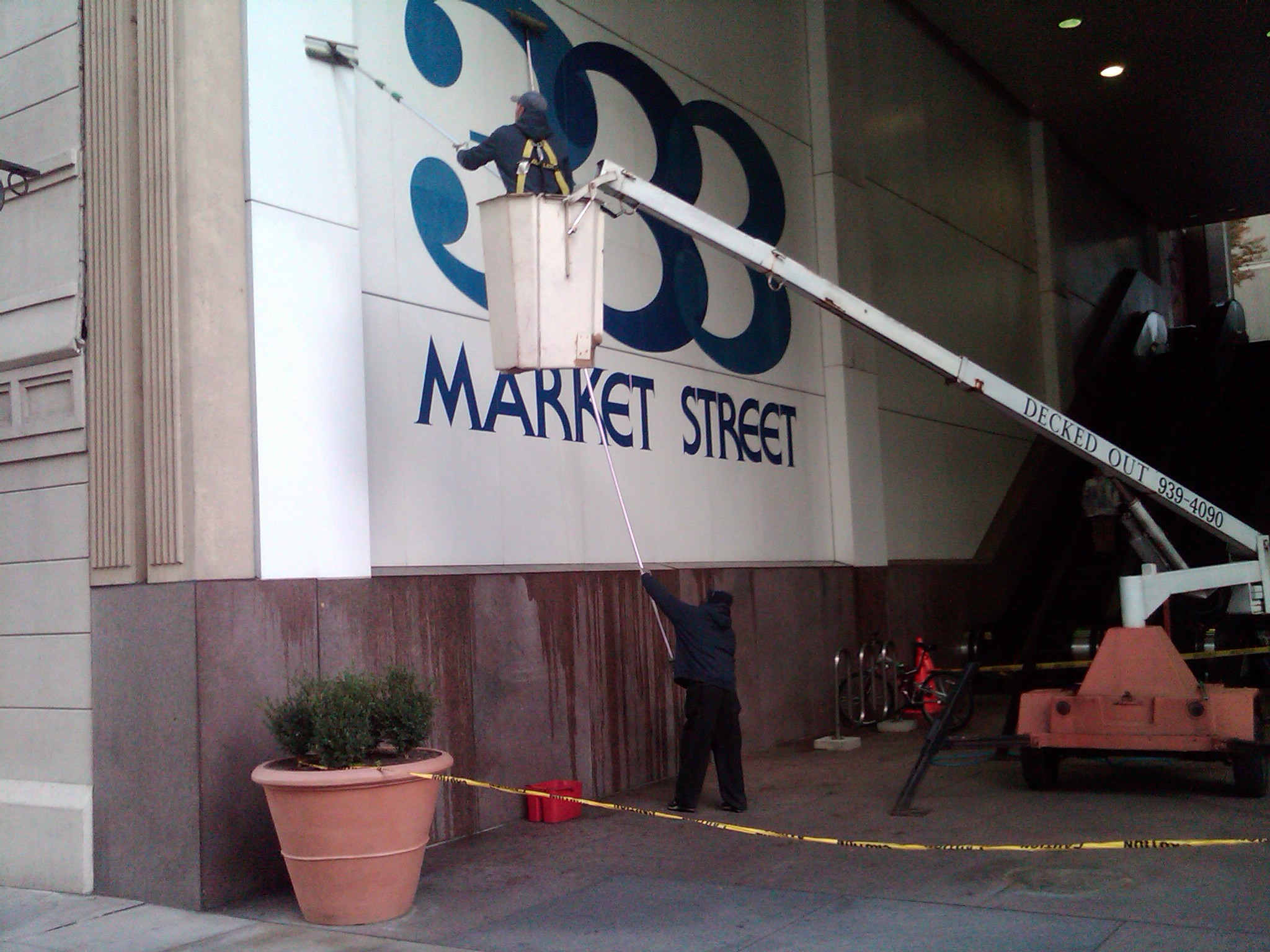 Need Sign Repairs and Maintenance Services in Los Angeles County?